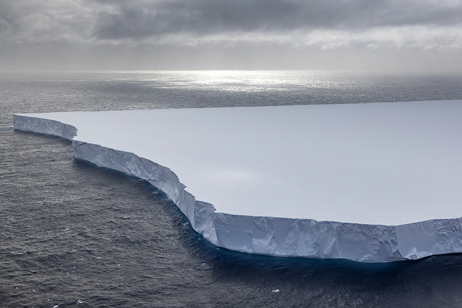 Iceberg the size of Moscow set adrift in the Southern Ocean - Oreanda-News